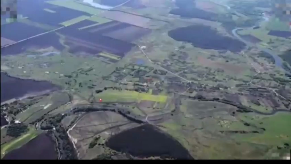 Момент прилета трех кассетных баллистических ракет MGM-140A ATACMS ...